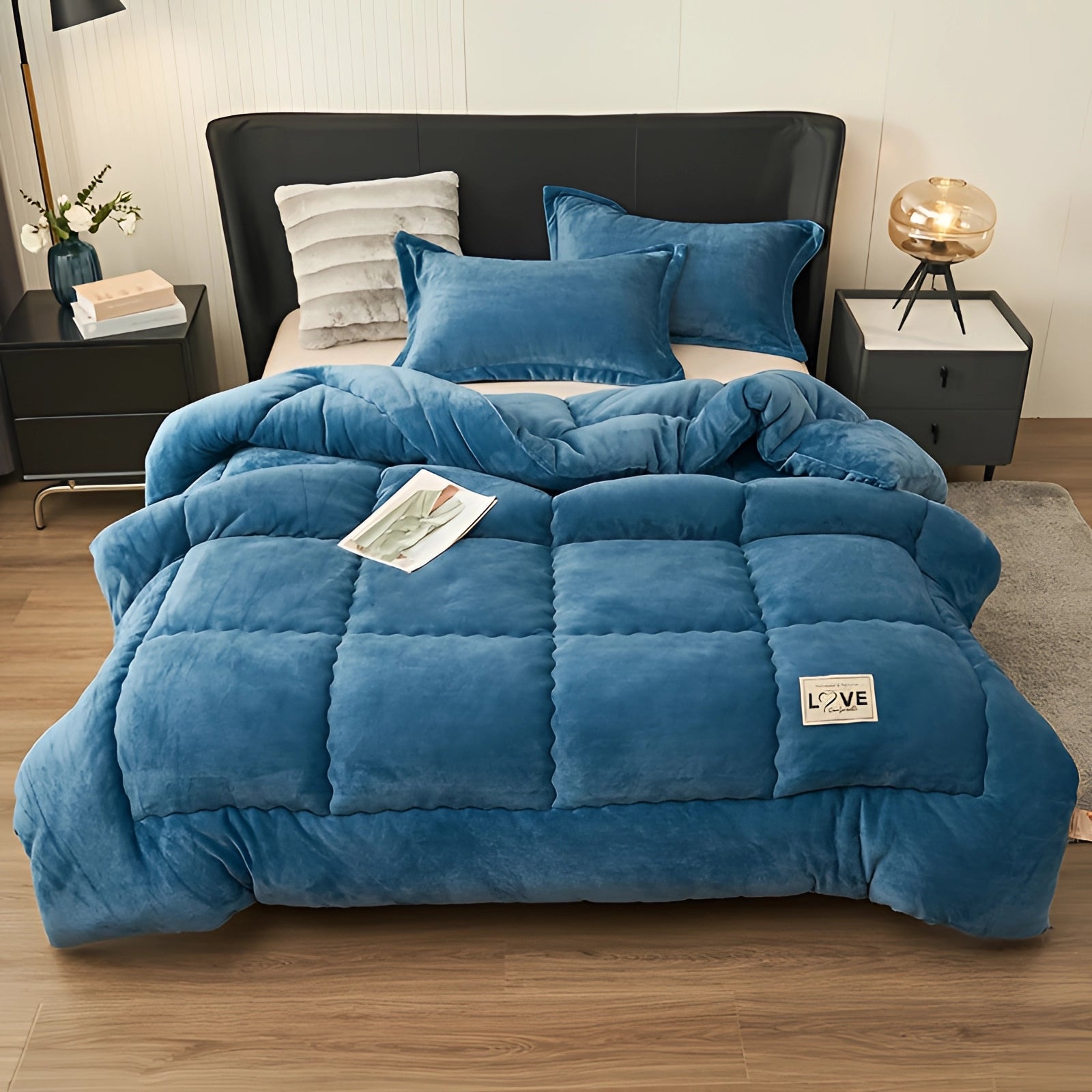 Luxury Blue Velvet Comforter Set - Plush Quilt & Pillow for Winter